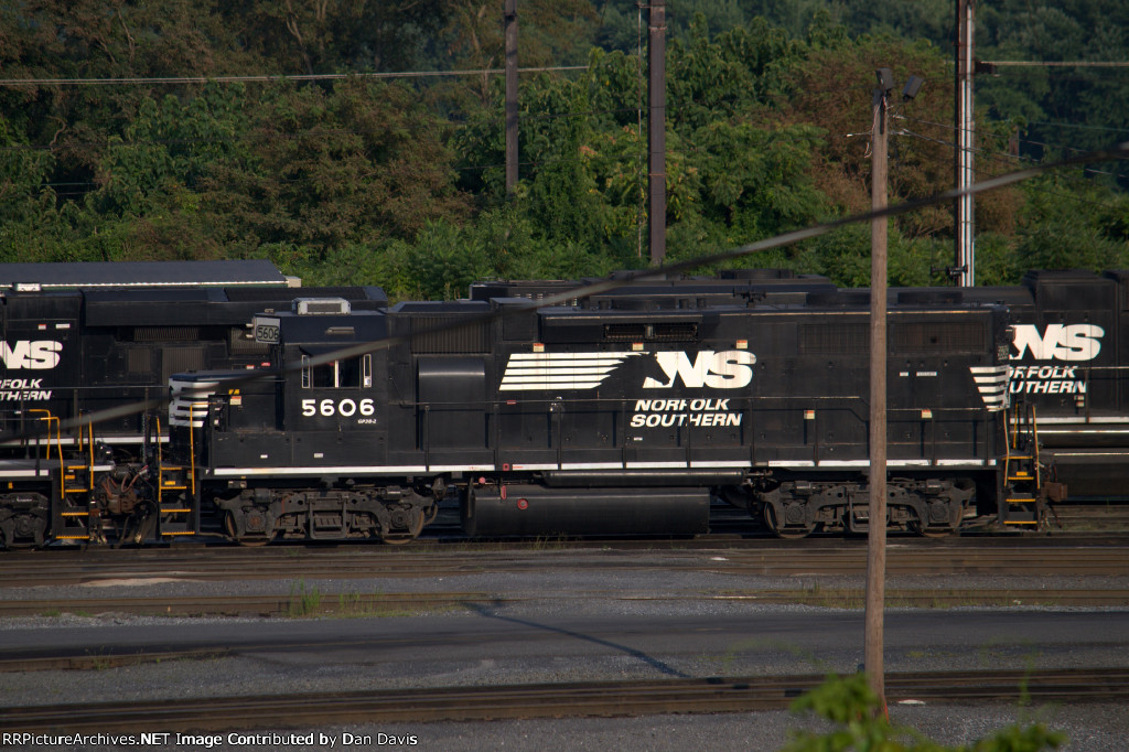 NS GP38-2 5606